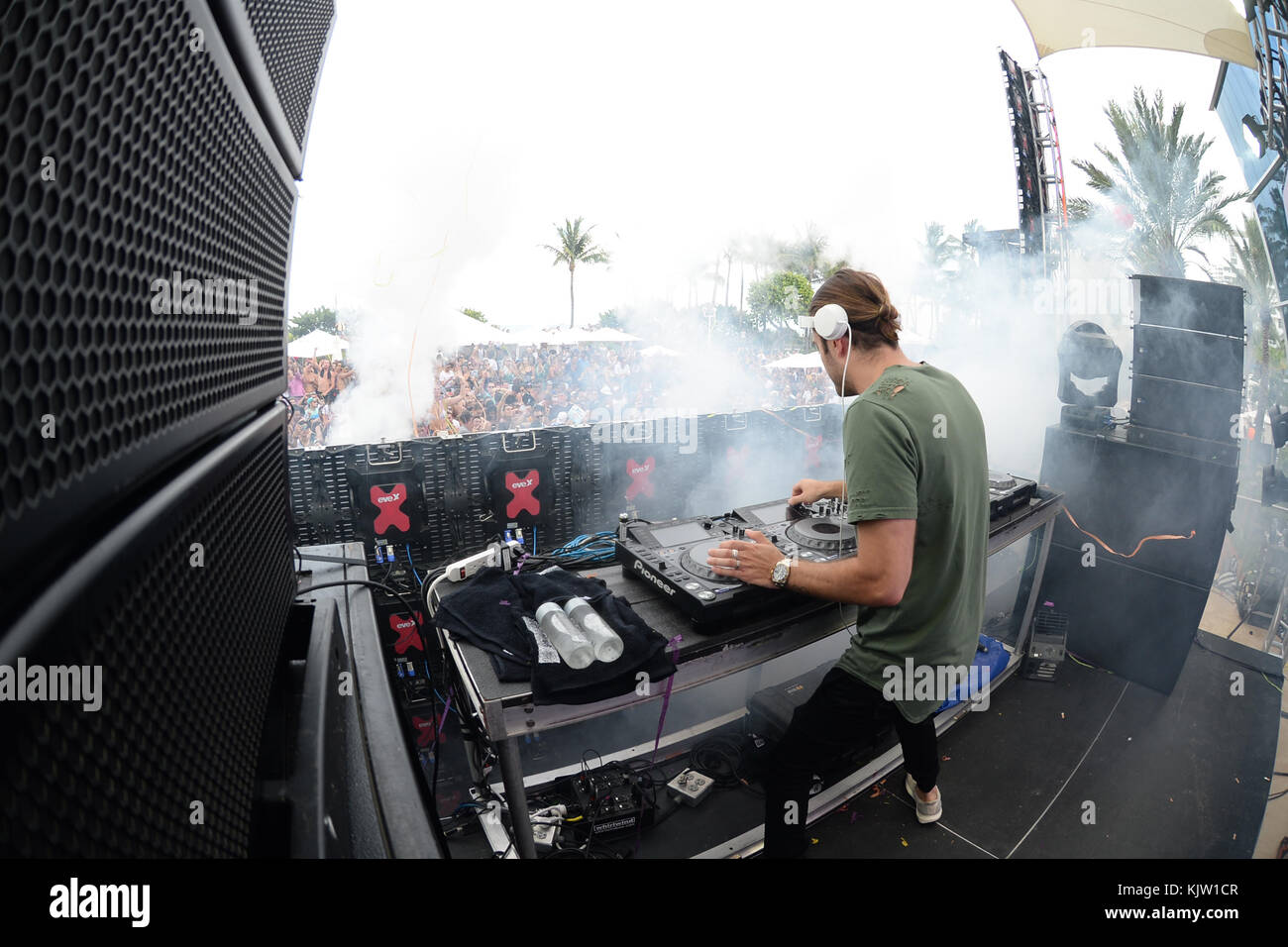 Miami Beach, FL - 13 août : alesso effectue au cours de la i heart ...