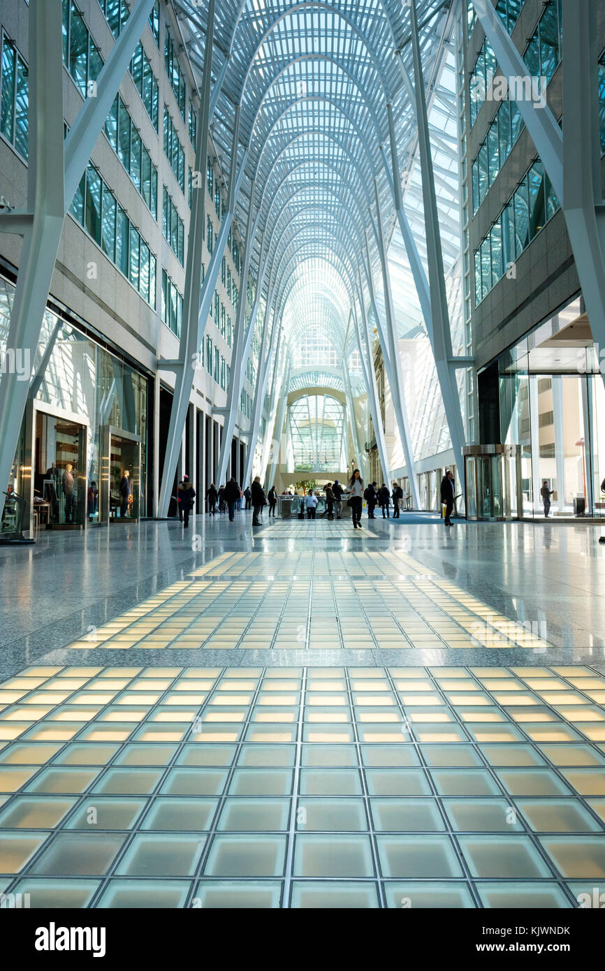 À l'intérieur de la Brookfield Place (anciennement Place BCE) de ...