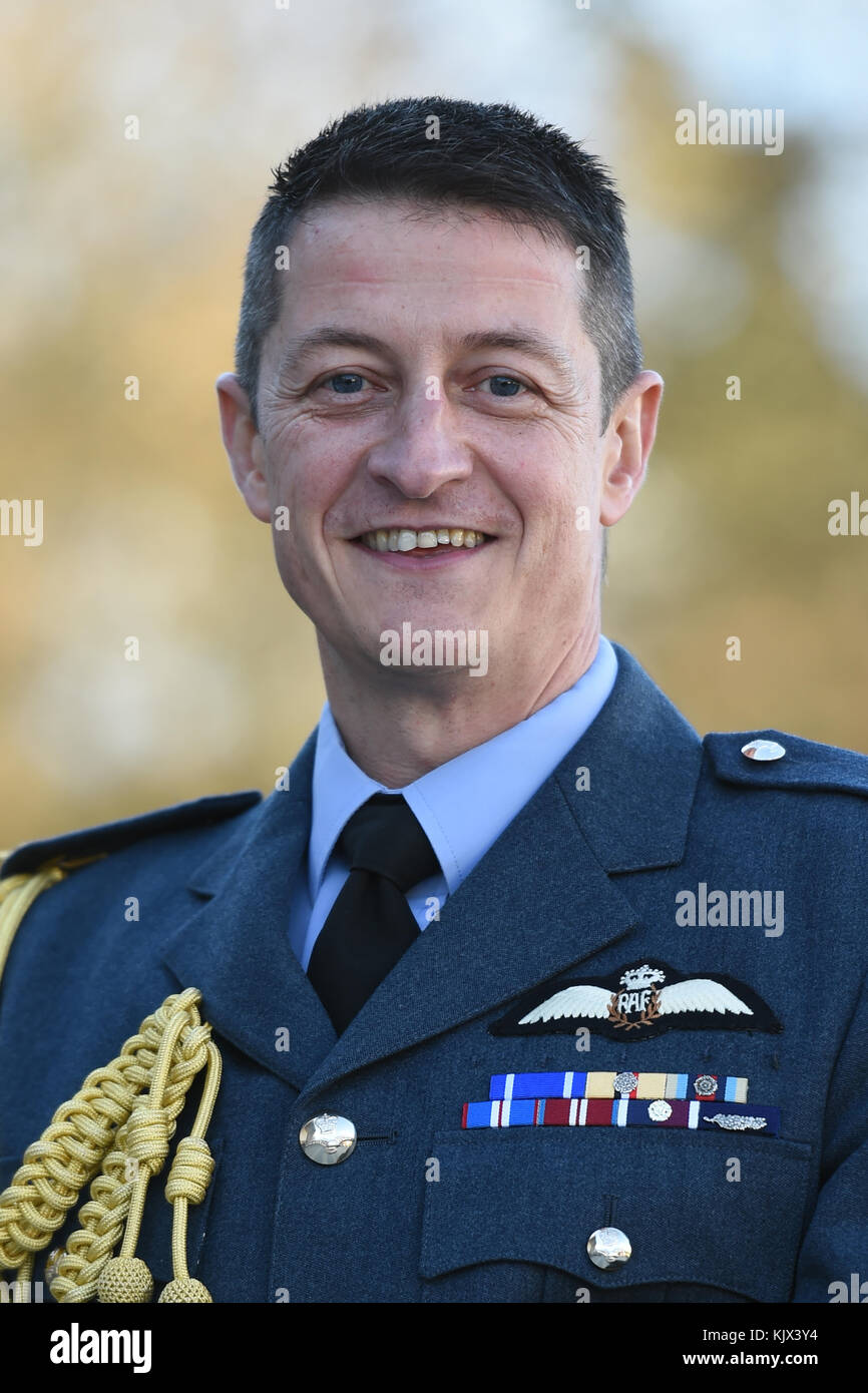 Le capitaine de groupe Ian Townsend, commandant de station de la RAF ...