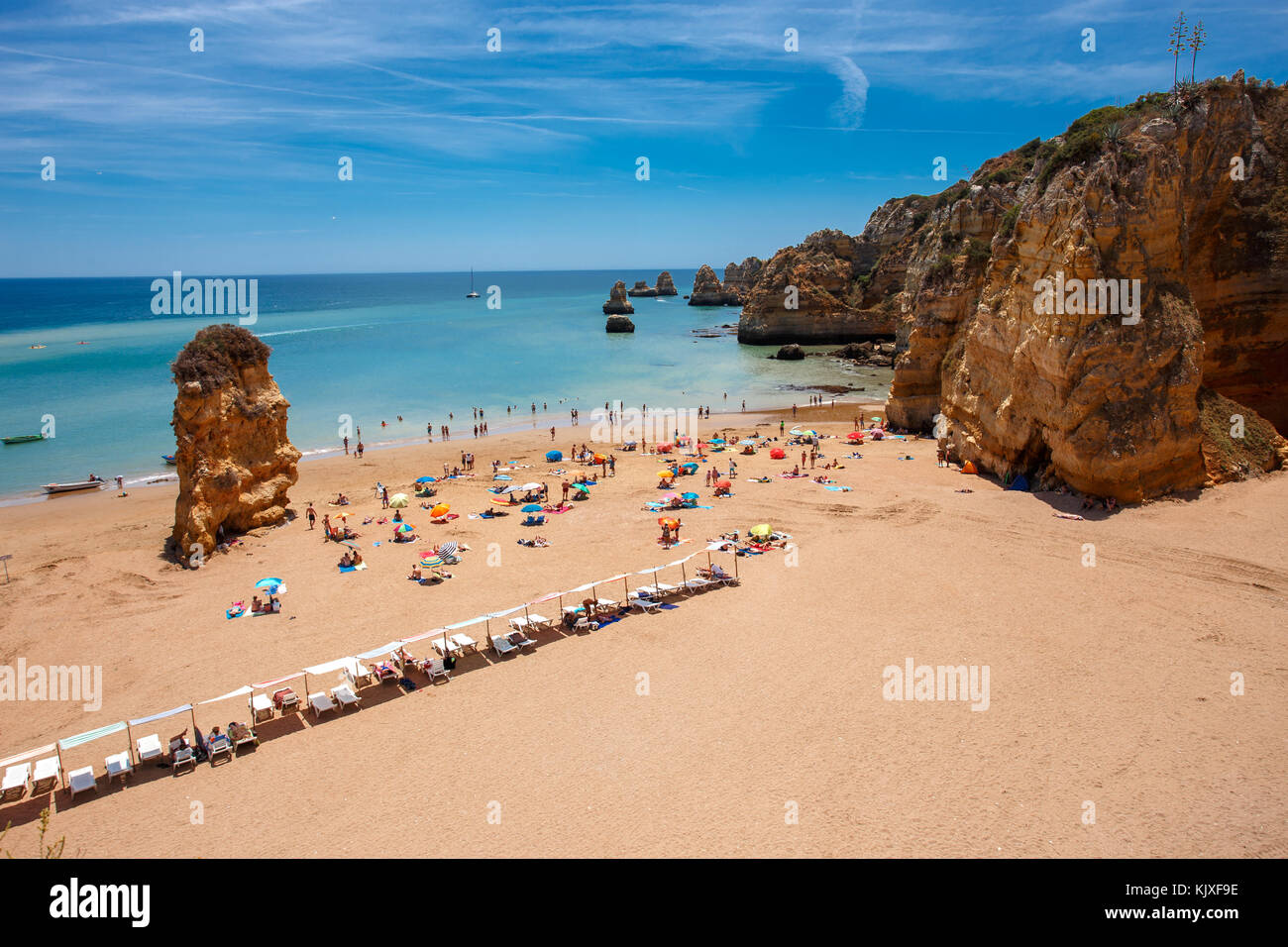 Célèbres rochers en mer, océan, Lagos au Portugal. populaires été ...