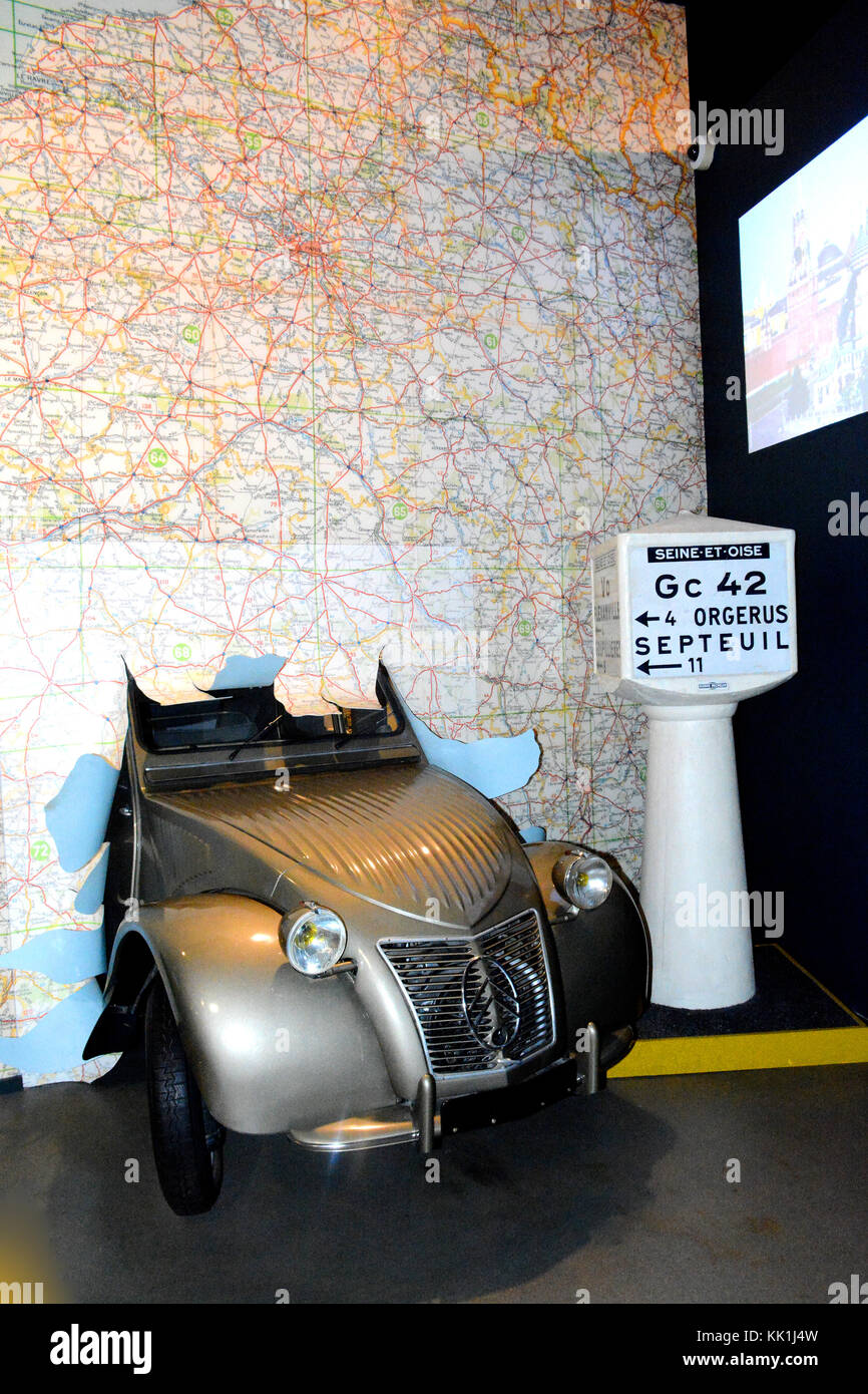 Vieille 2 CV Citroën, L' aventure Musée Michelin, Clermont-Ferrand ...