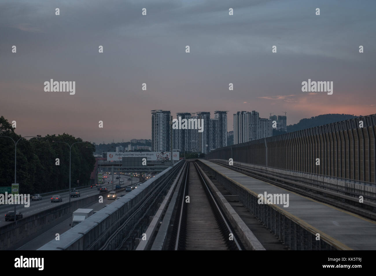 La MRT. Le Mass Rapid Transit (MRT) est nouveau transport public en ...