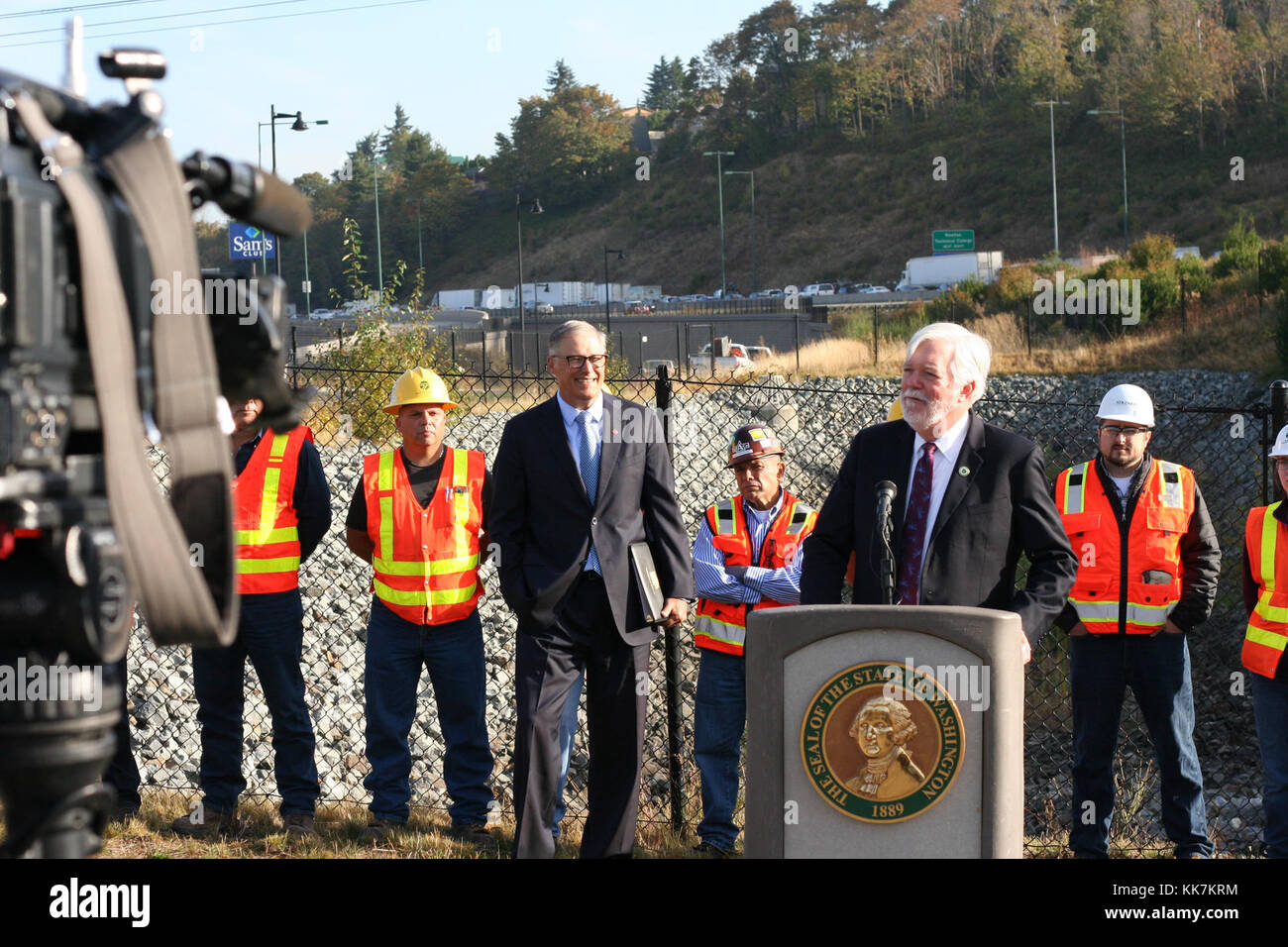 Roger Millar, secrétaire au transport, souhaite la bienvenue aux ...