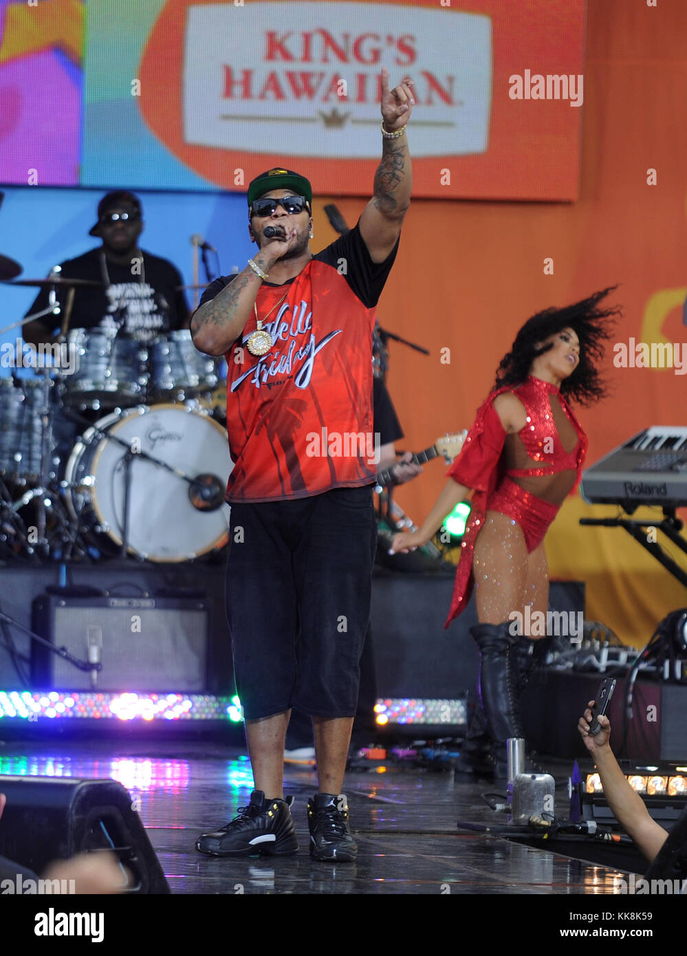 NEW YORK, NY - 27 MAI : le rappeur Flo Rida et Macy Kate se présentent ...