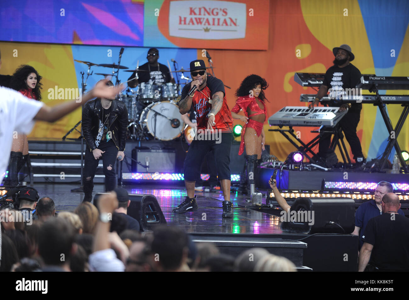 NEW YORK, NY - 27 MAI : le rappeur Flo Rida et Macy Kate se présentent ...
