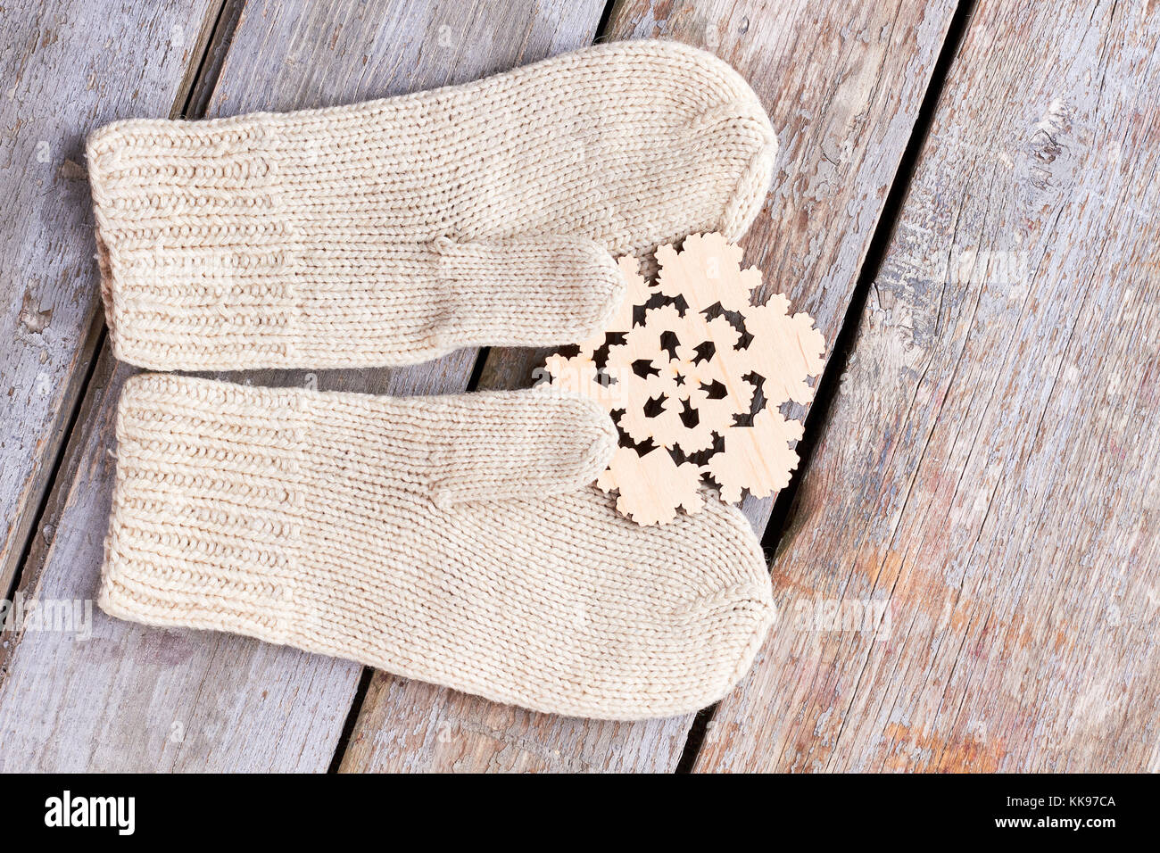 Flocon de neige fait main Banque de photographies et d’images à haute ...