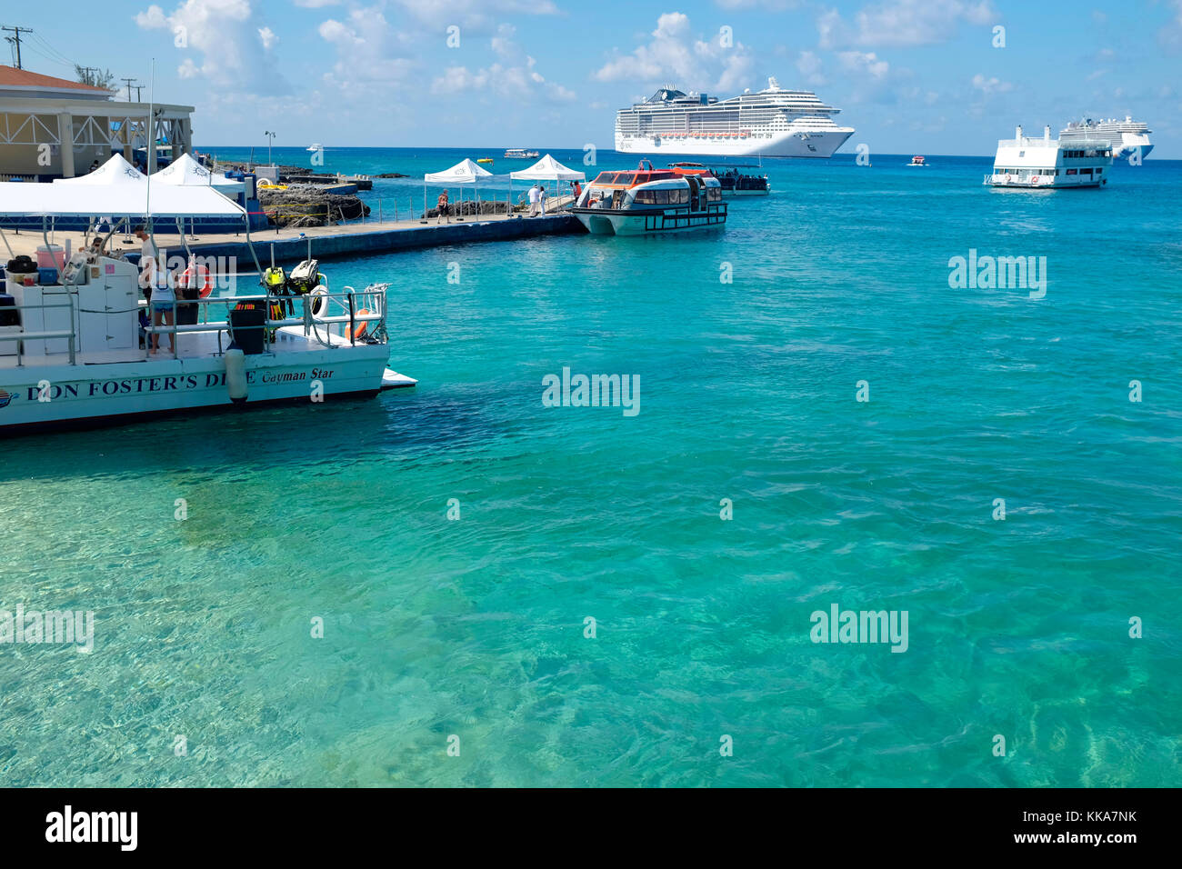 Waterfront et le centre-ville de Georgetown sur Grand Cayman dans les ...