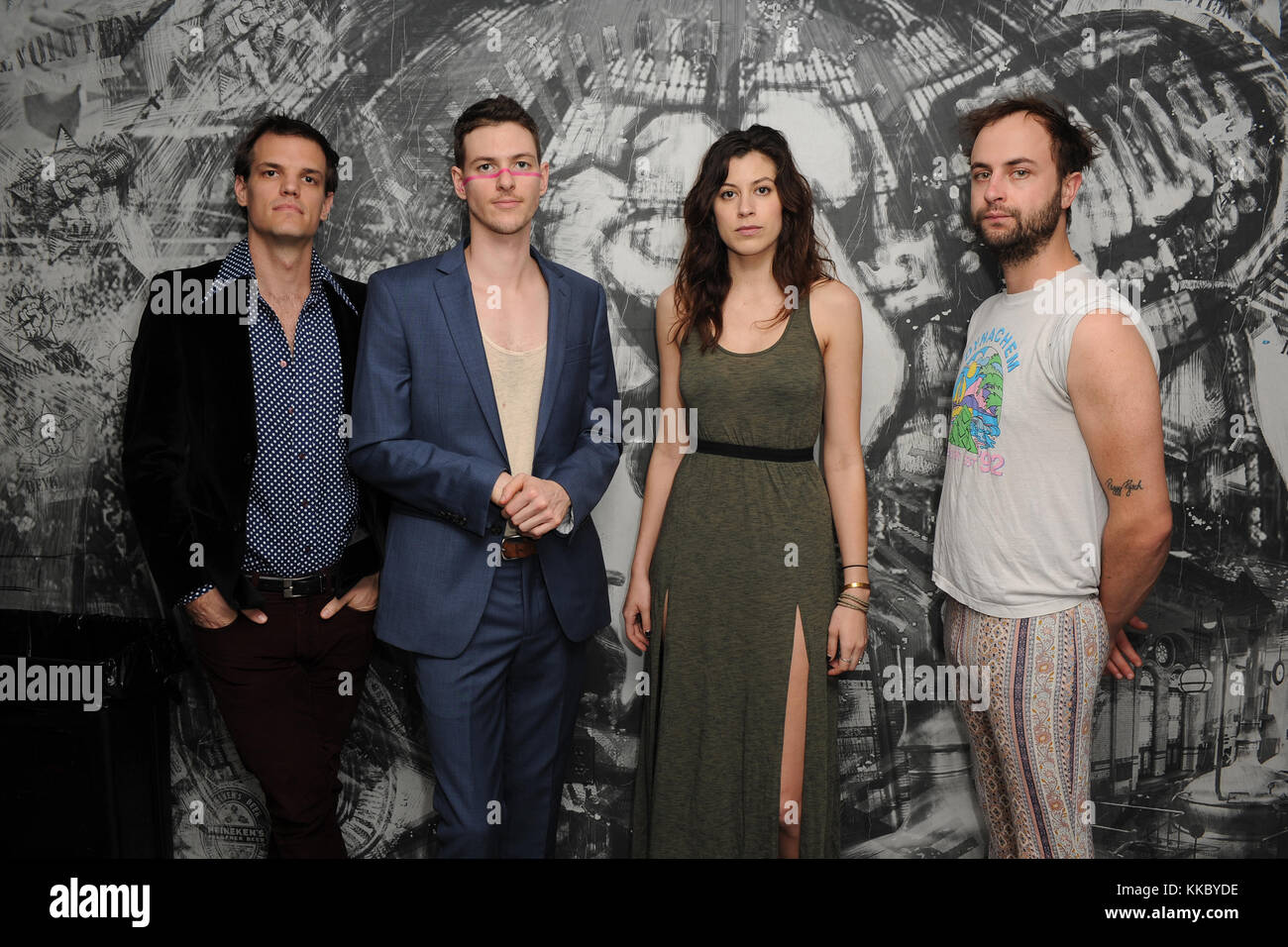 FORT LAUDERDALE, FL - 13 mars : Zak Appleby, Matt Myers, Katie Toupin, Shane Cody de Houndmouth ...