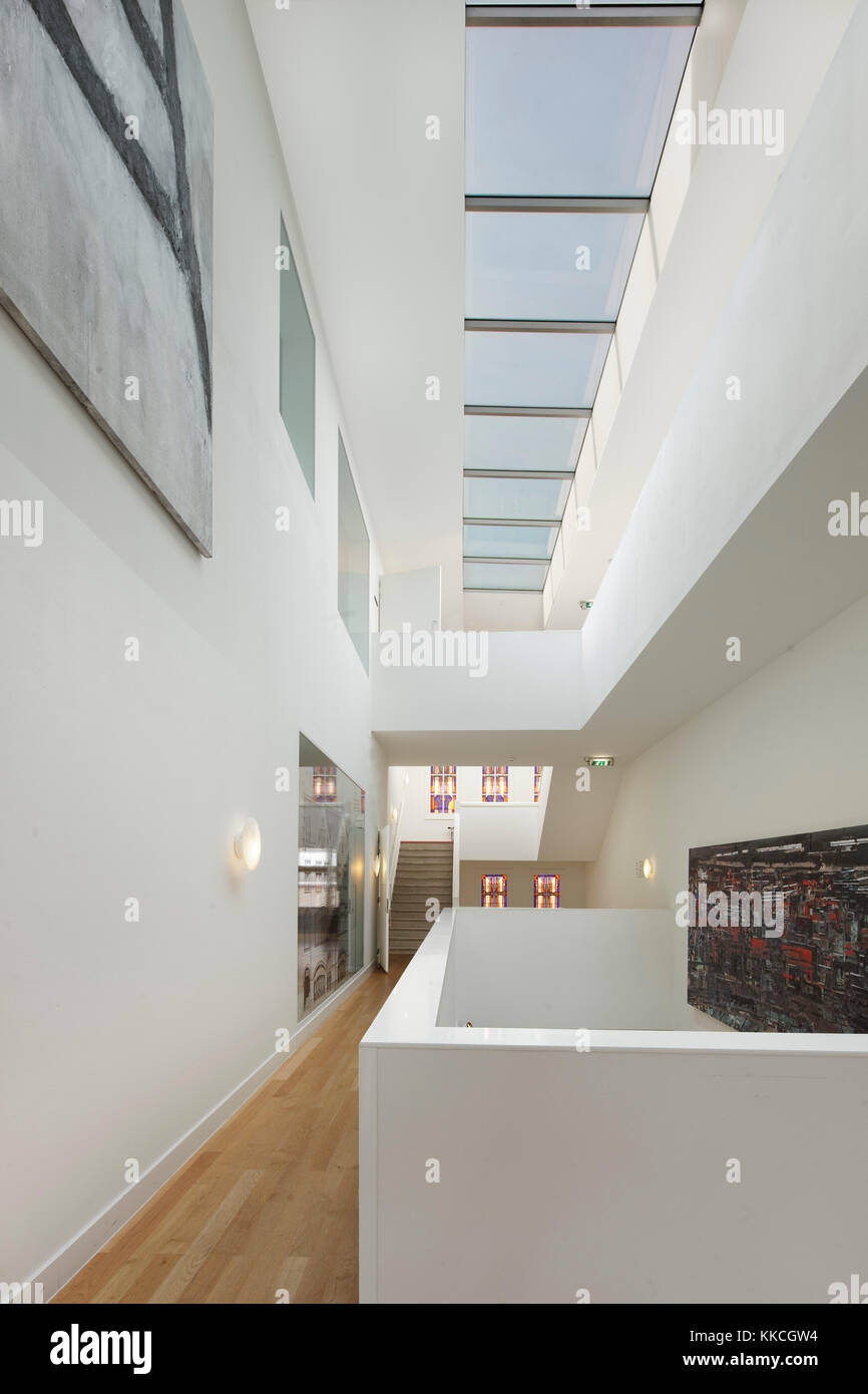 Elevated view full height atrium Banque de photographies et d’images à ...