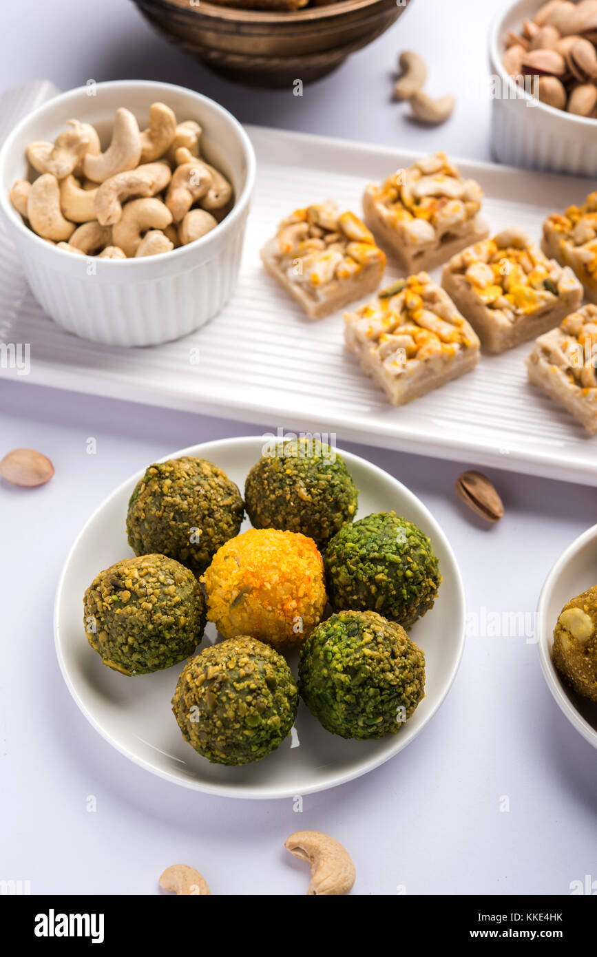 Indian sweet food group photo. fruit sec laddu, kaju kaju katli ou ...