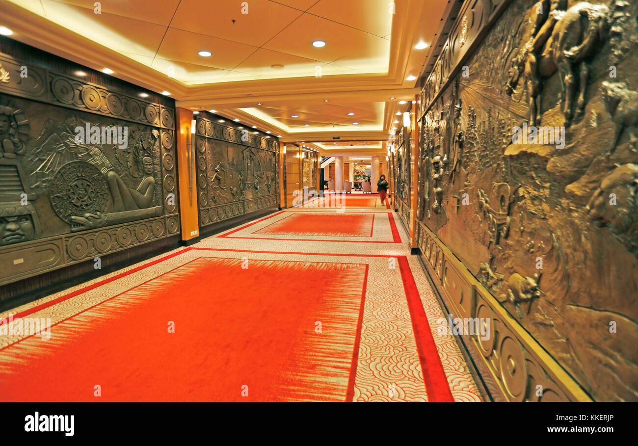 Queen mary 2 interior Banque de photographies et d’images à haute ...