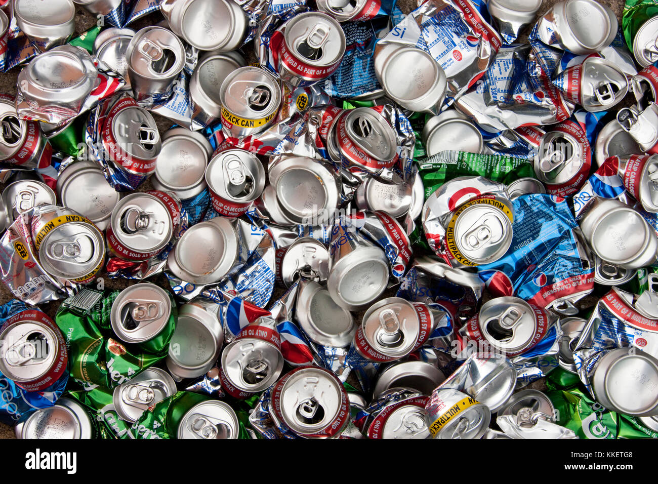 Drinks cans for recycling Banque de photographies et d’images à haute ...