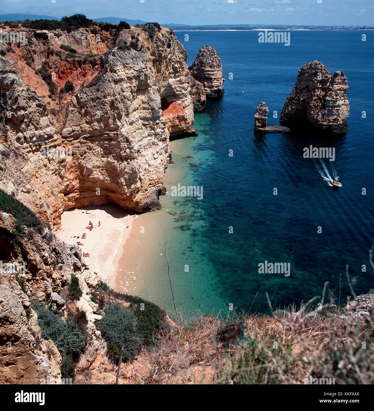 Rochers de la plage algarve Banque de photographies et d’images à haute ...