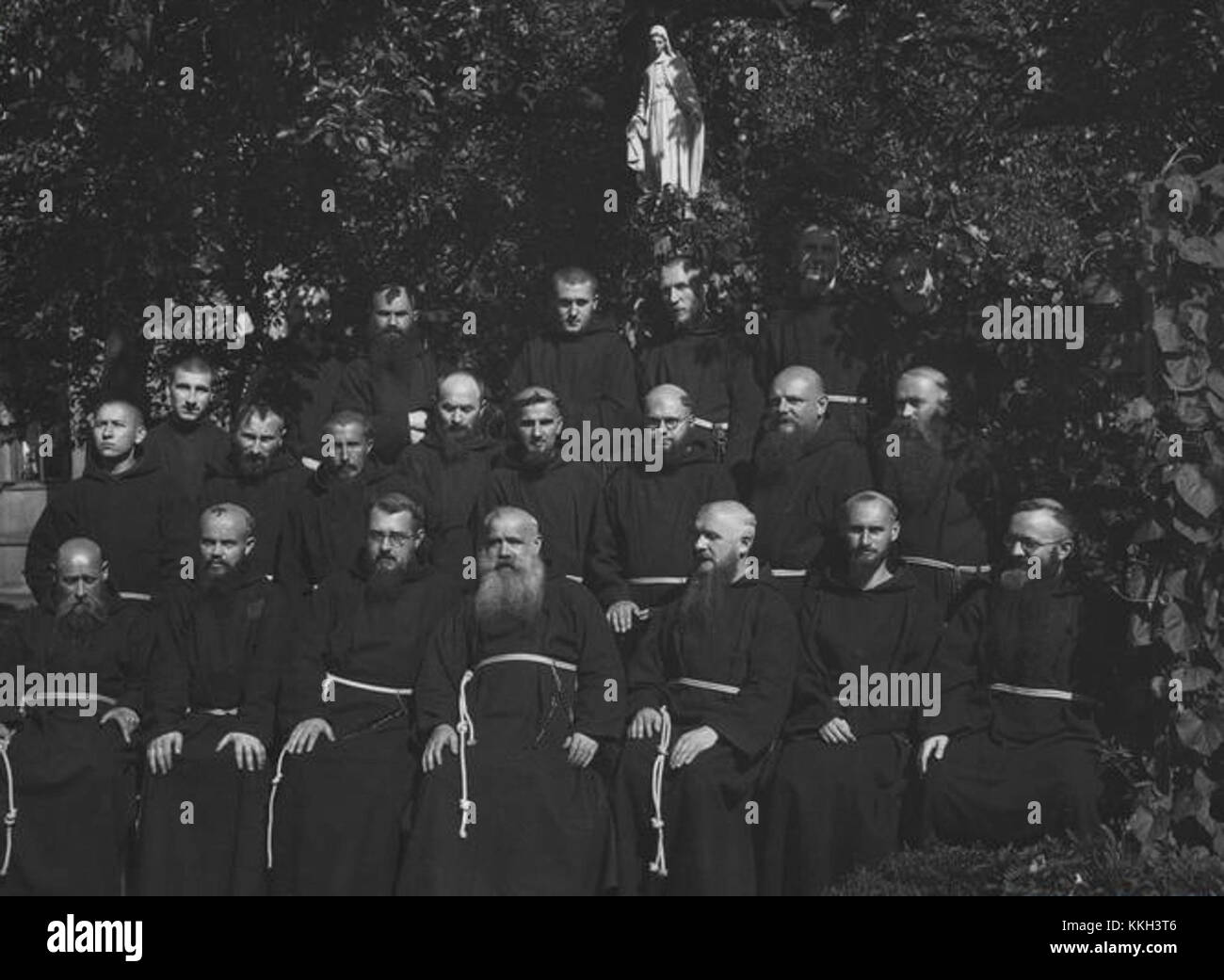 Les moines voient des objets liturgiques Banque de photographies et d ...