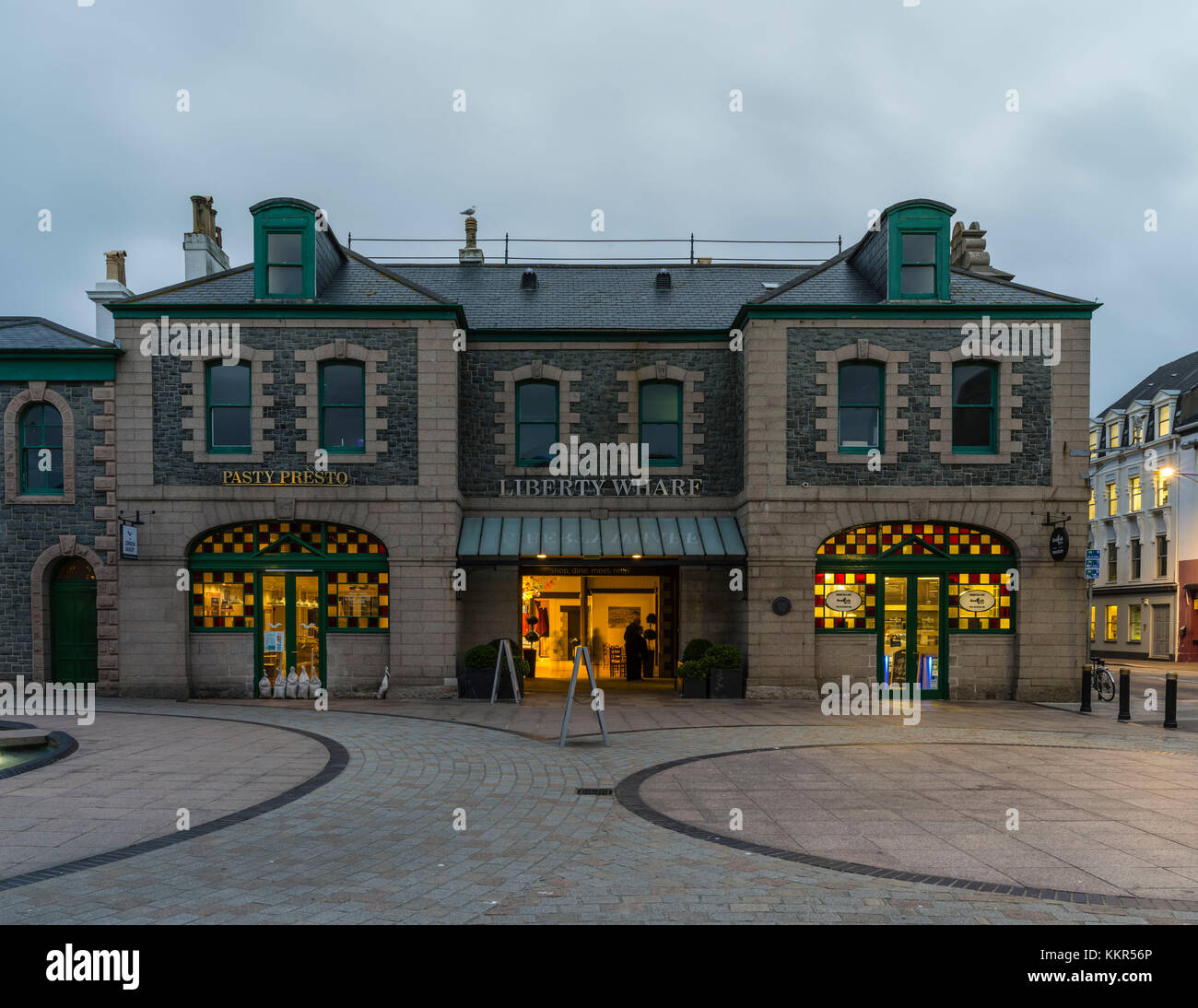 Halle sur la place de la libération à st helier on Banque de ...