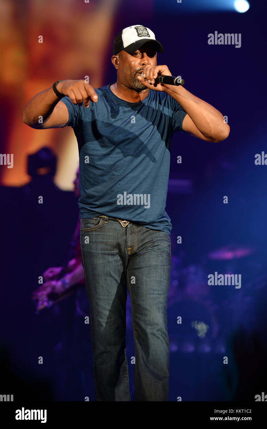 West Palm Beach, FL - le 23 mai : Darius Rucker fonctionne à l ...
