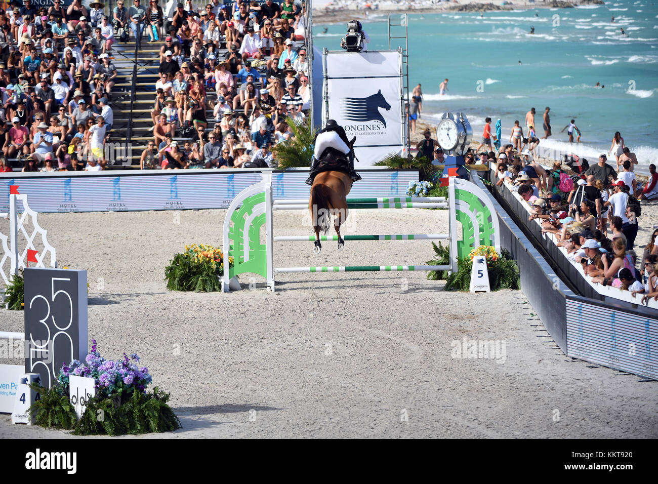 MIAMI BEACH, FL - 14 AVRIL : Jessica Rae Springsteen à l'arrêt Longines ...