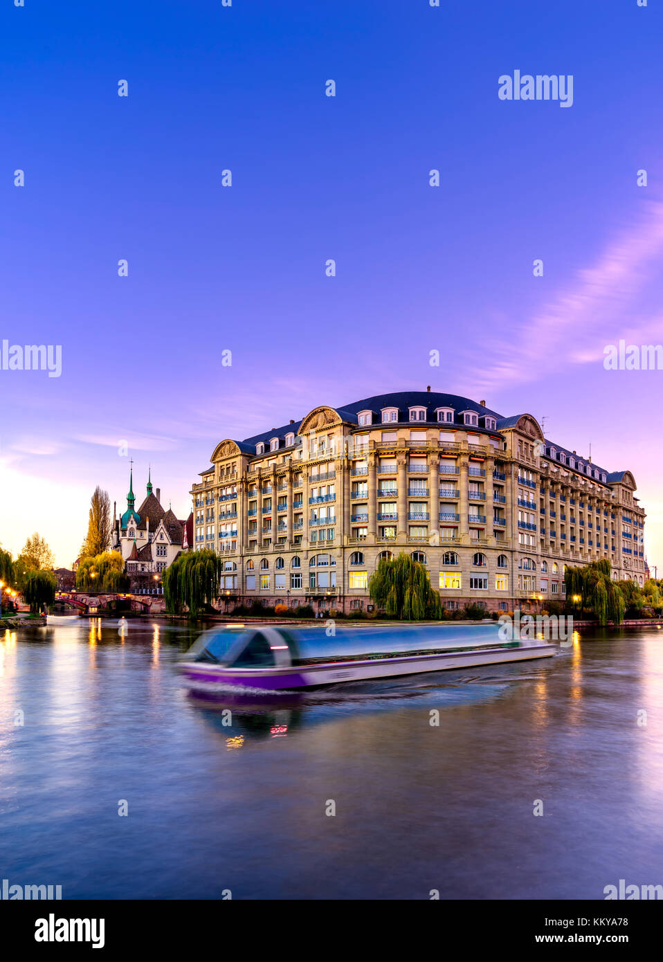 Strasbourg ill river cruise Banque de photographies et d’images à haute ...