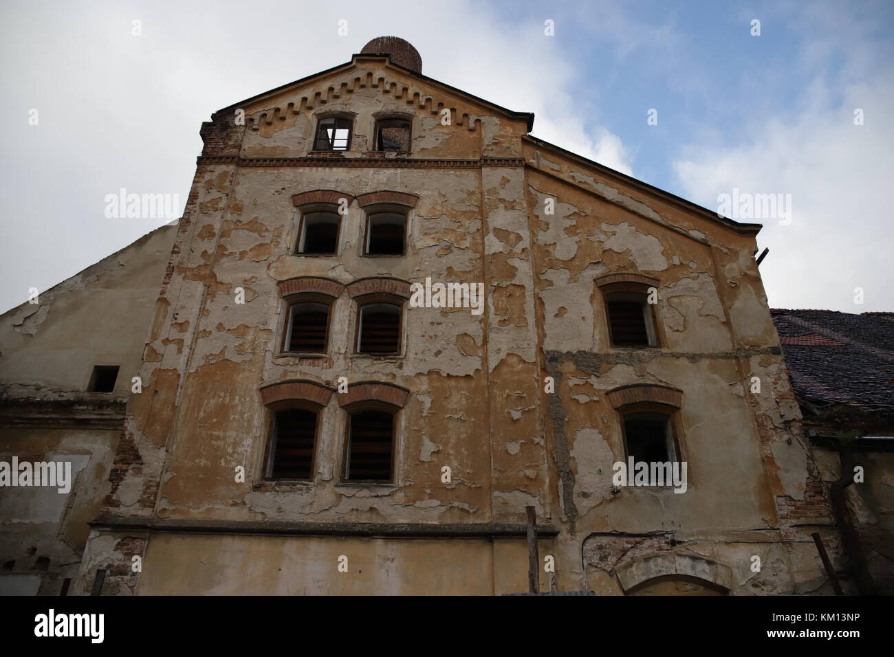 Maison en ruine Banque de photographies et d’images à haute résolution ...