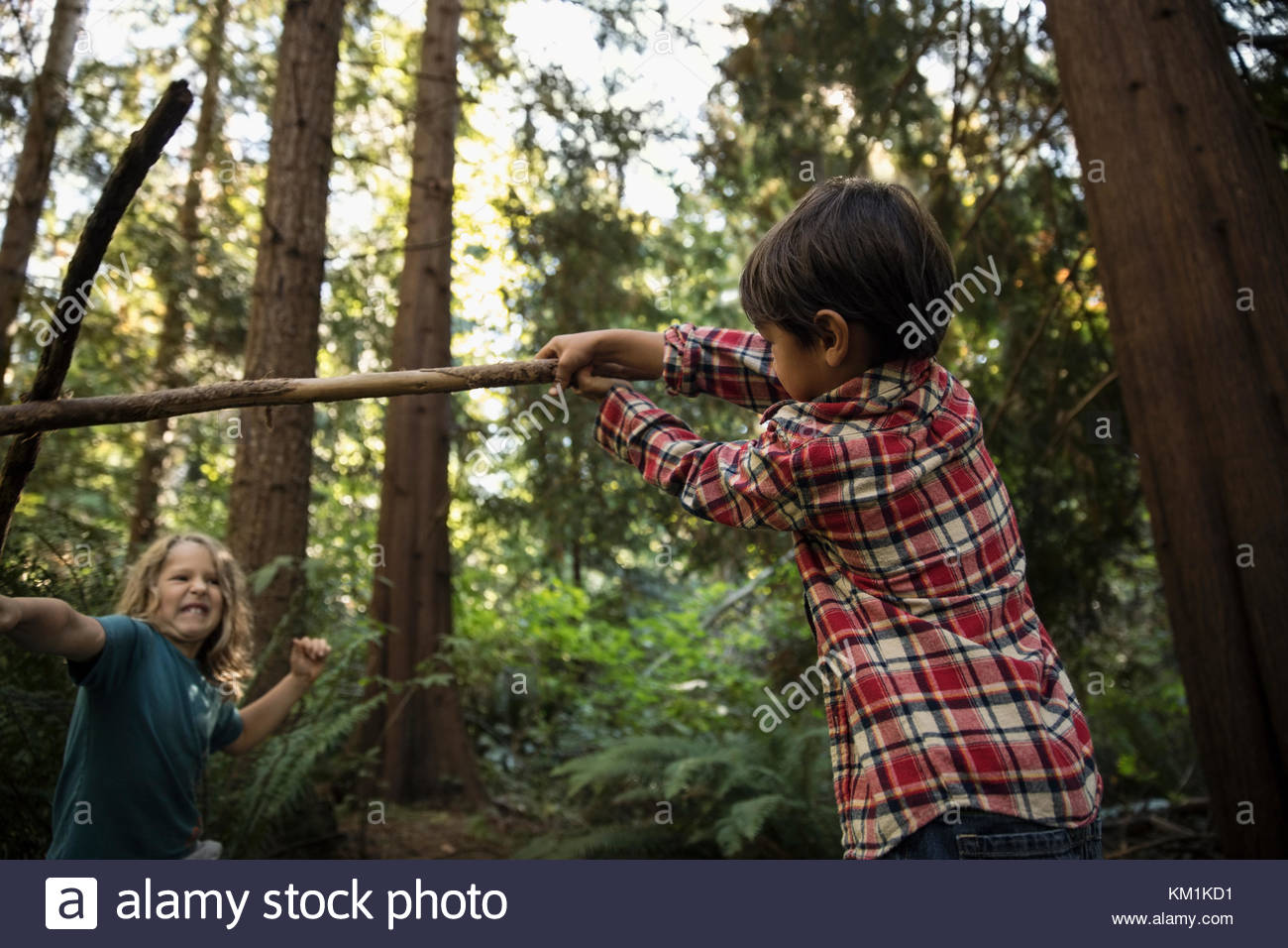 Girls fighting playing Banque de photographies et d’images à haute ...