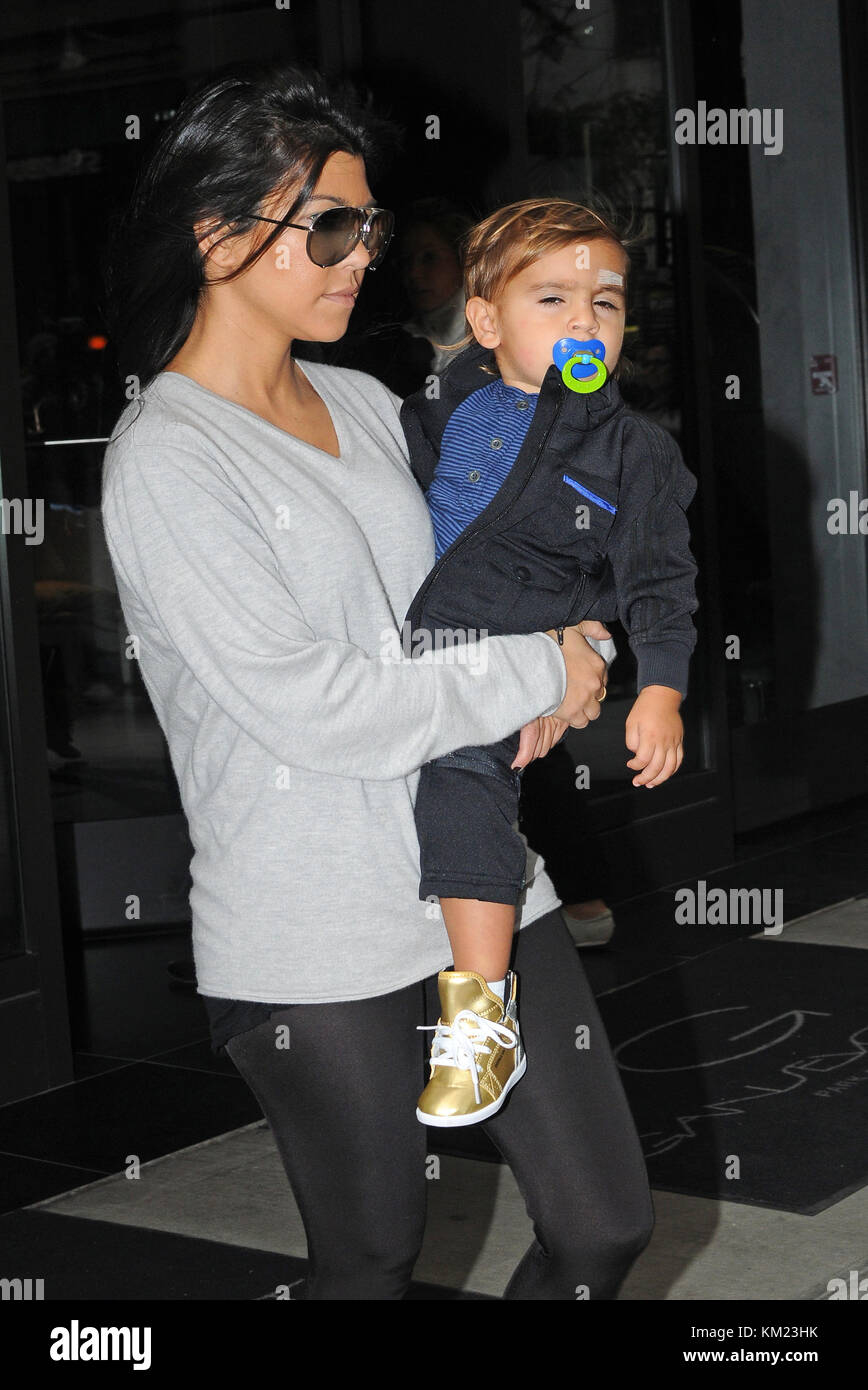 New York, NY - 17 septembre : kourtney kardashian porte son fils mason ...