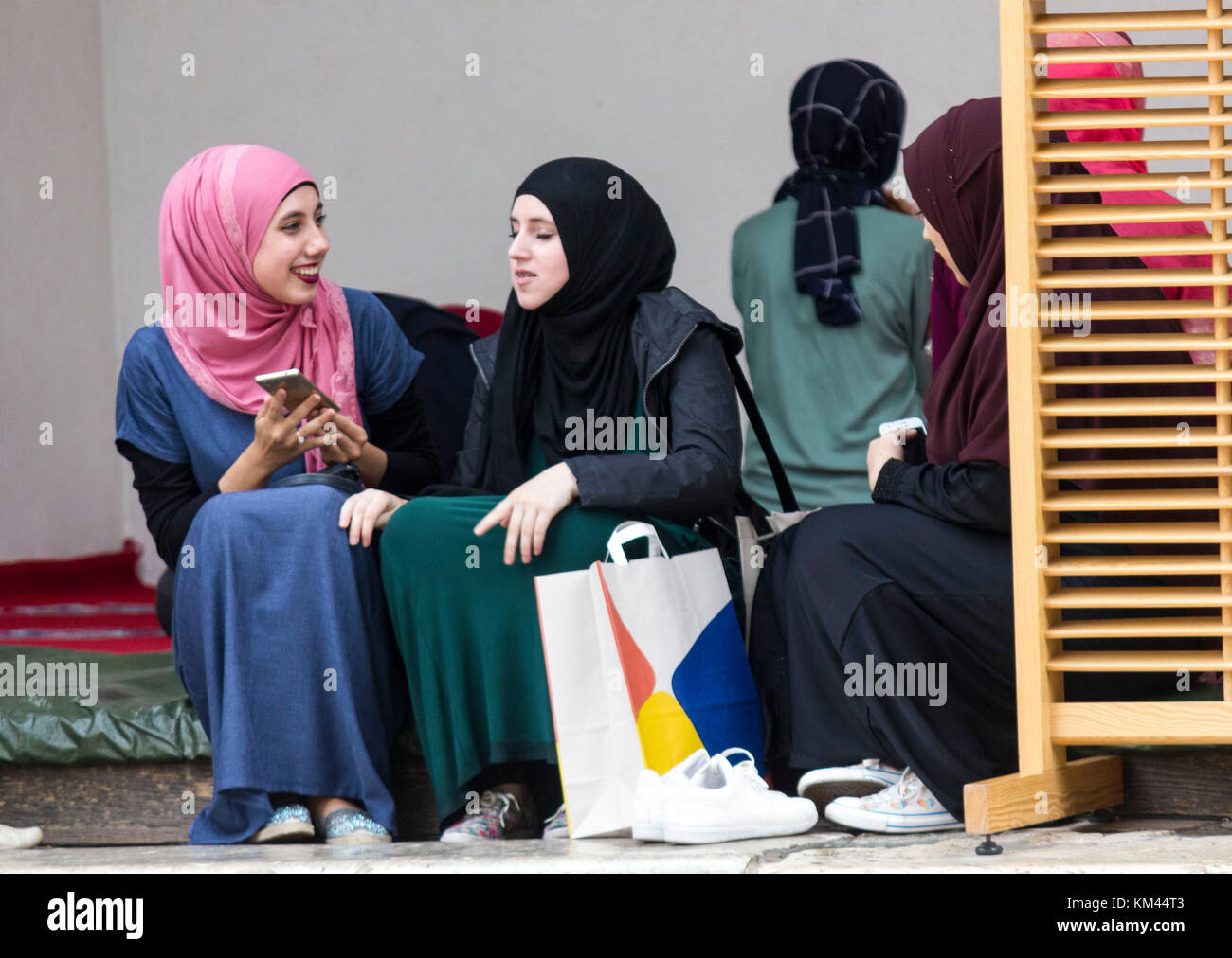 Sarajevo girls Banque de photographies et d’images à haute résolution ...