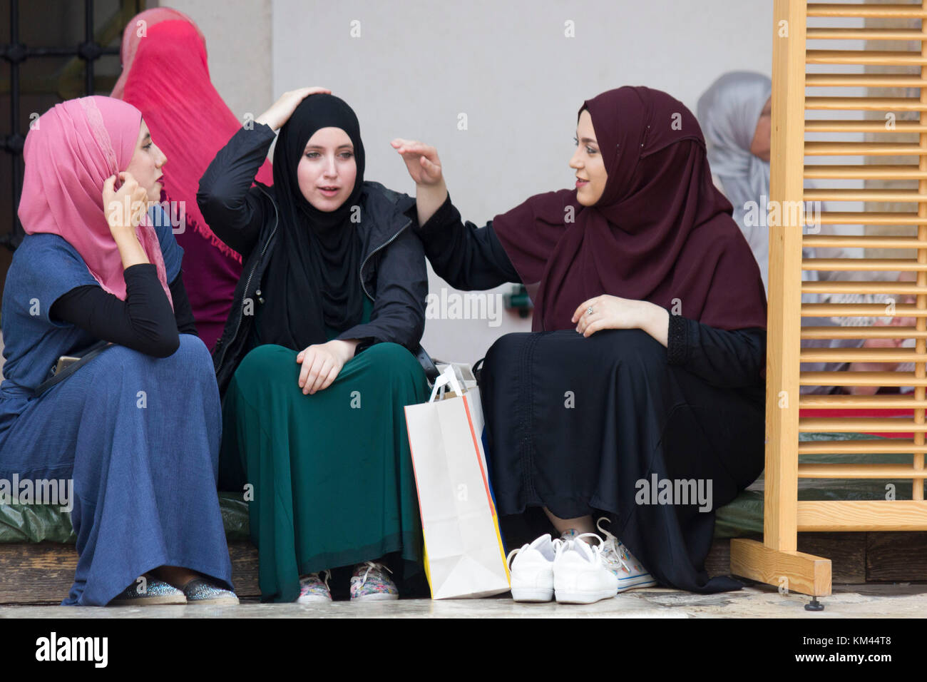 Sarajevo girls Banque de photographies et d’images à haute résolution ...