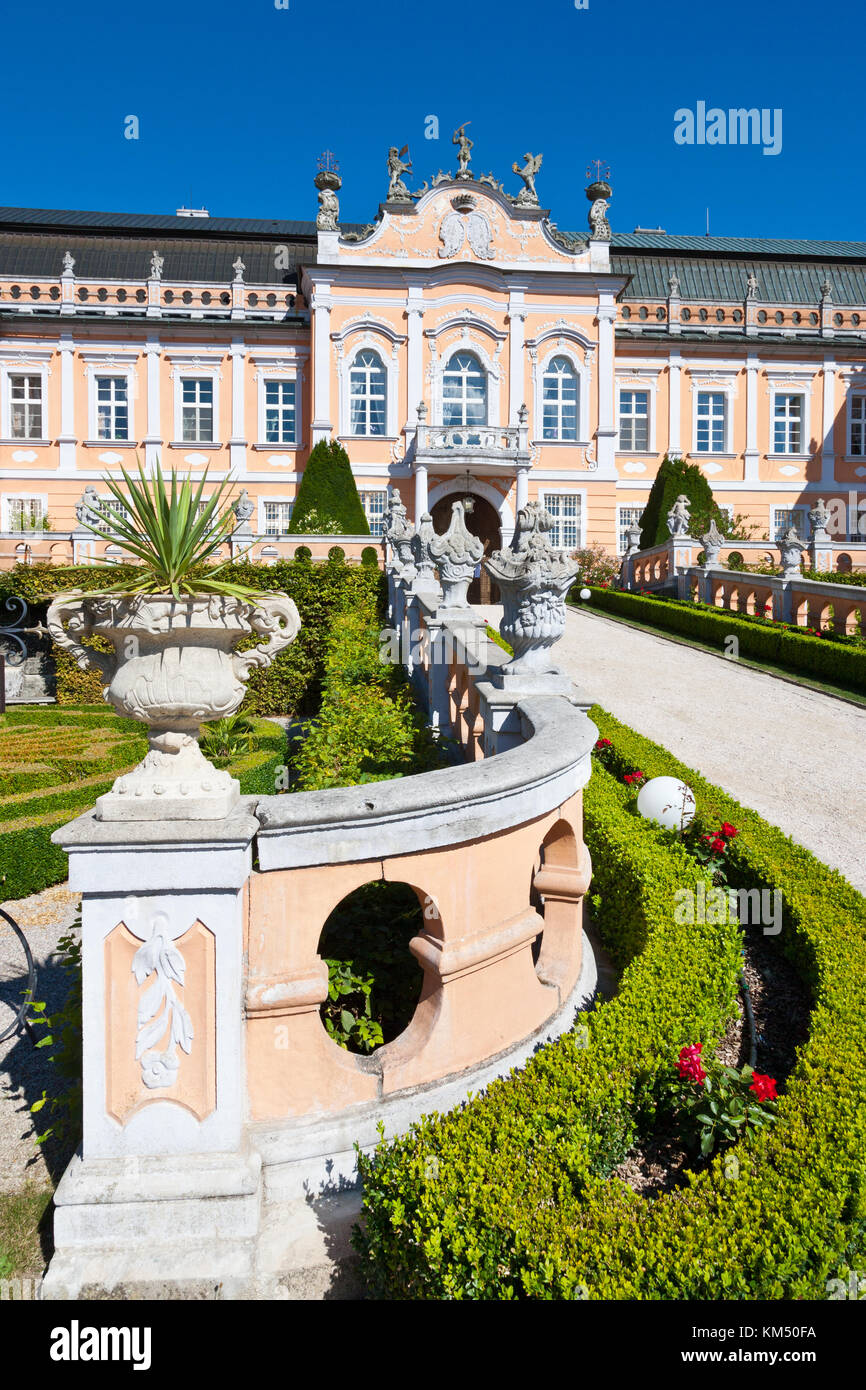 Le château de rococo Nové Hrady de 1777 s'appelle Versailles tchèque ...
