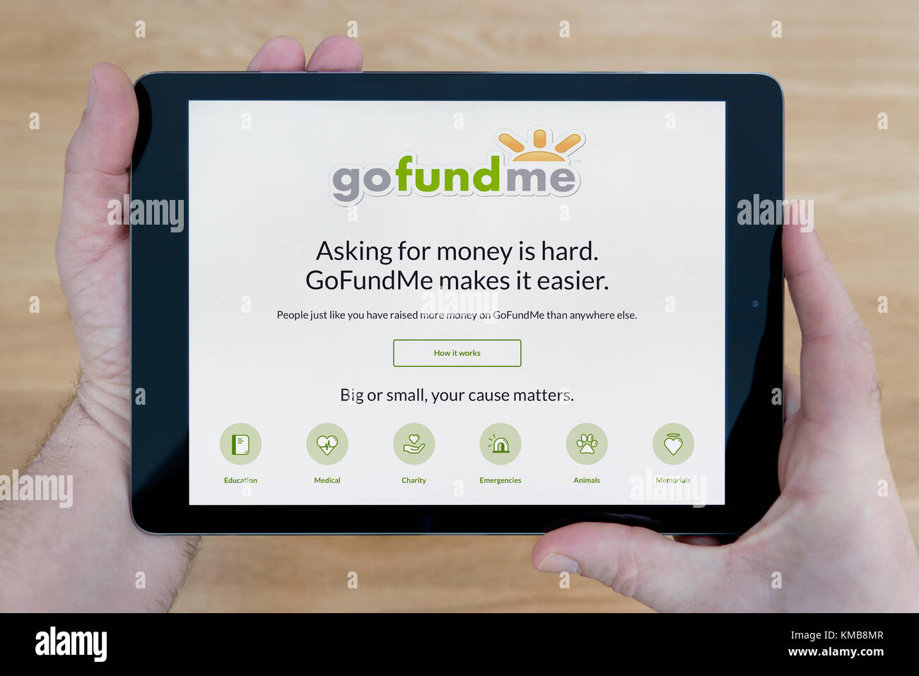 Gofundme screen Banque de photographies et d’images à haute résolution ...