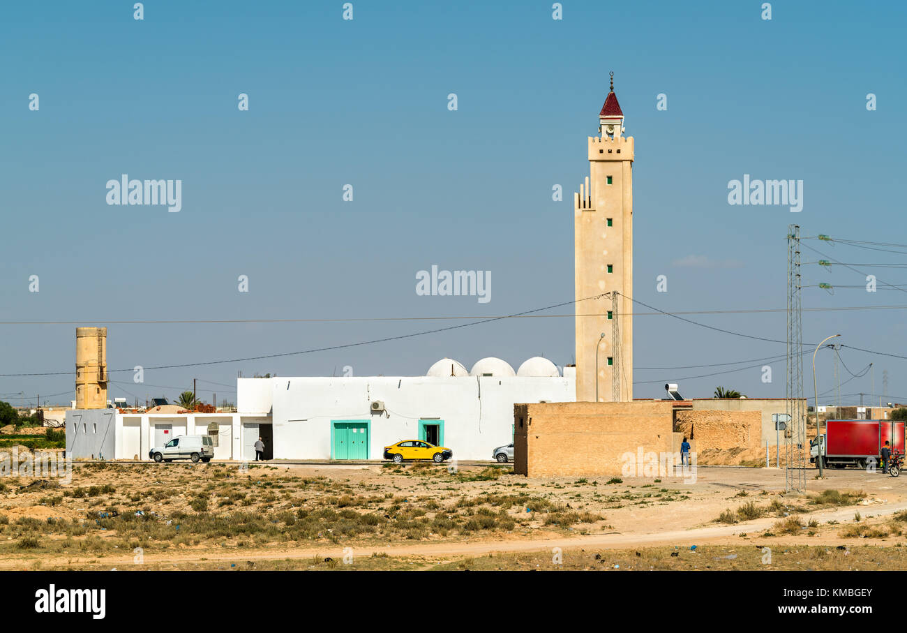 Mosquée typique dans la campagne tunisienne à skhira Photo Stock - Alamy