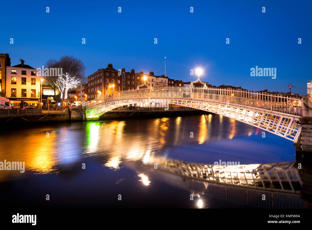 Pont hapenny dublin en irlande Banque de photographies et d’images à ...
