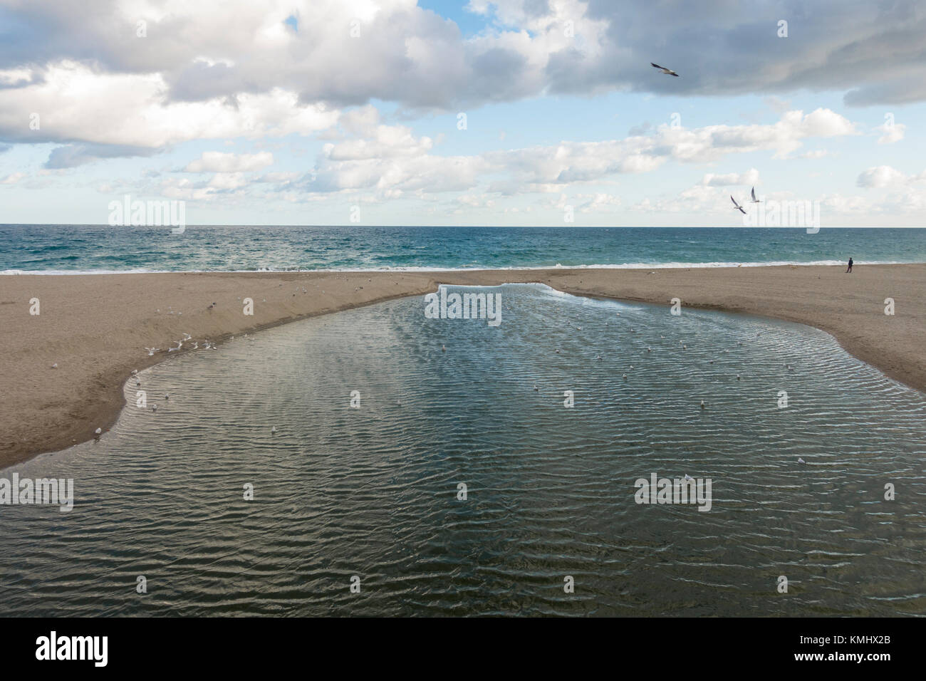 Embouchure de la rivière à la mer Banque de photographies et d’images à ...