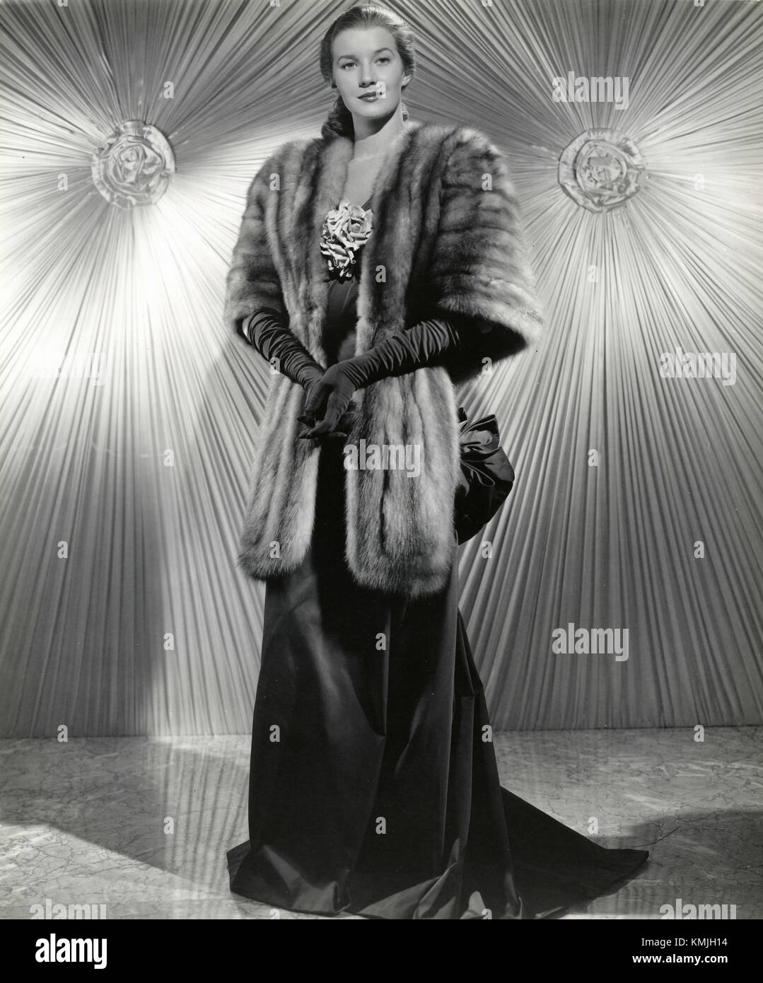 Lois maxwell as miss moneypenny Banque de photographies et d’images à ...