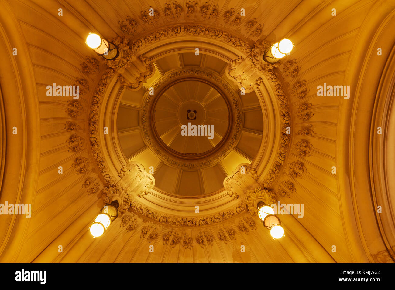 Plafond de l'atrium Banque de photographies et d’images à haute ...