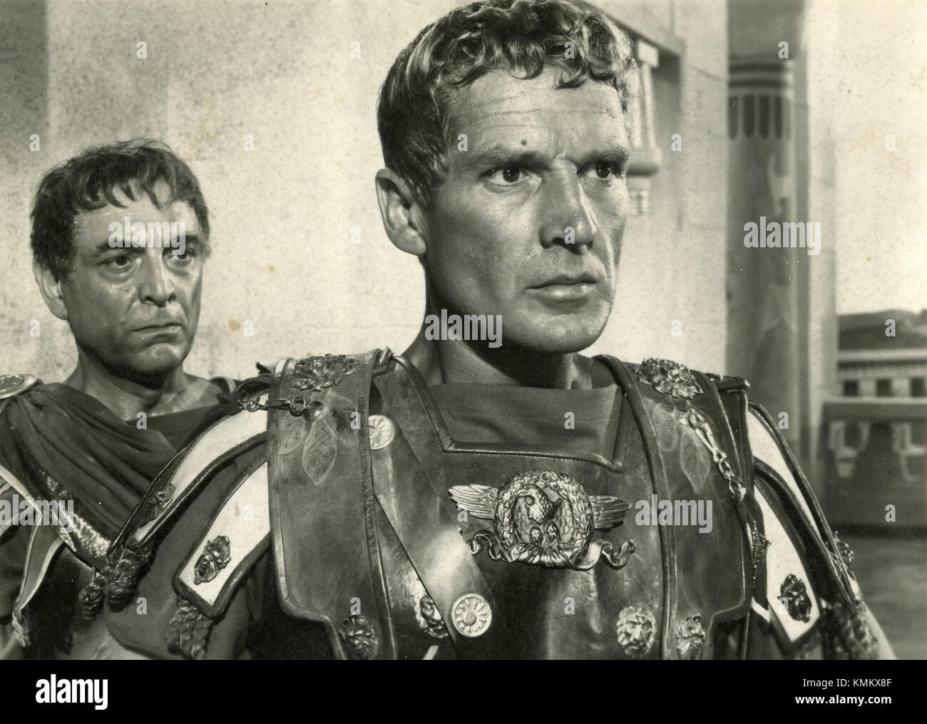 Acteurs Georges Marchal et Ettore Manni dans le film des légions du Nil ...