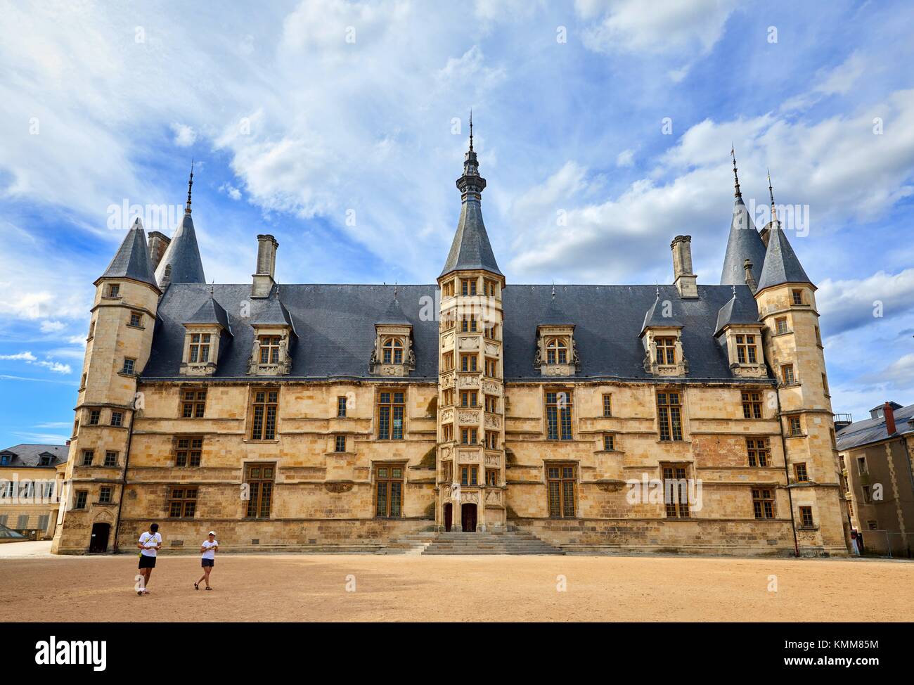 Palais de nevers Banque de photographies et d’images à haute résolution - Alamy