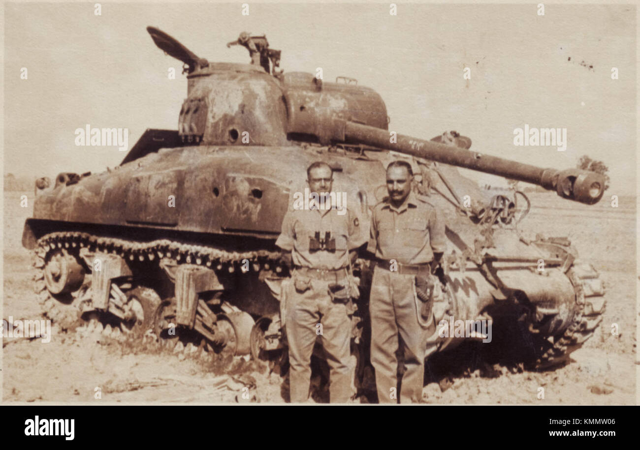 Destroyed sherman tank Banque de photographies et d’images à haute ...