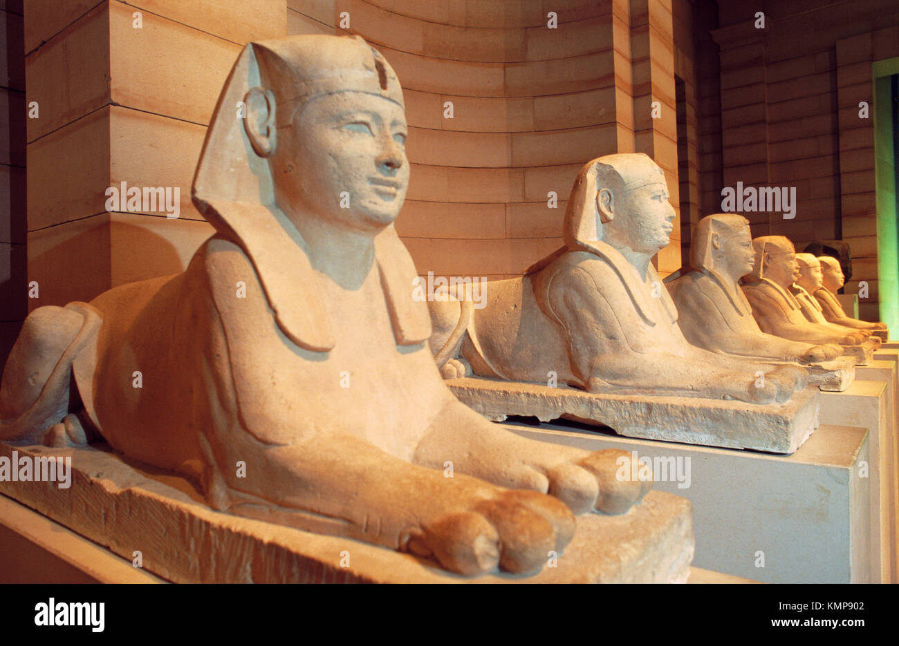 Egyptian sphinx louvre paris Banque de photographies et d’images à ...