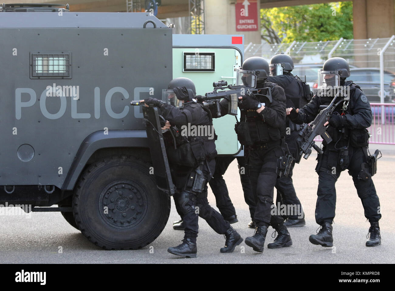 Raid police nationale Banque de photographies et d’images à haute ...