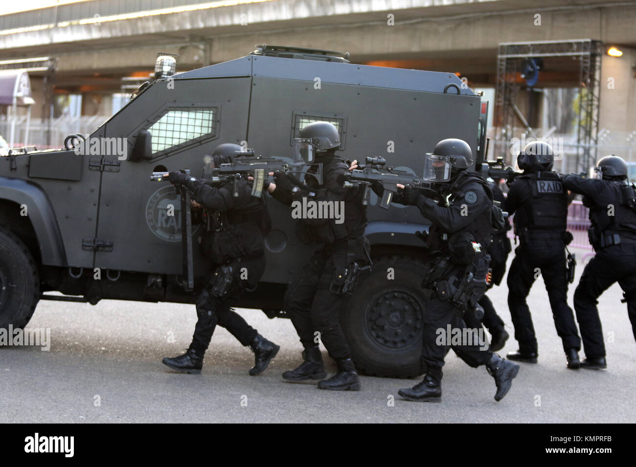 Raid police nationale Banque de photographies et d’images à haute ...