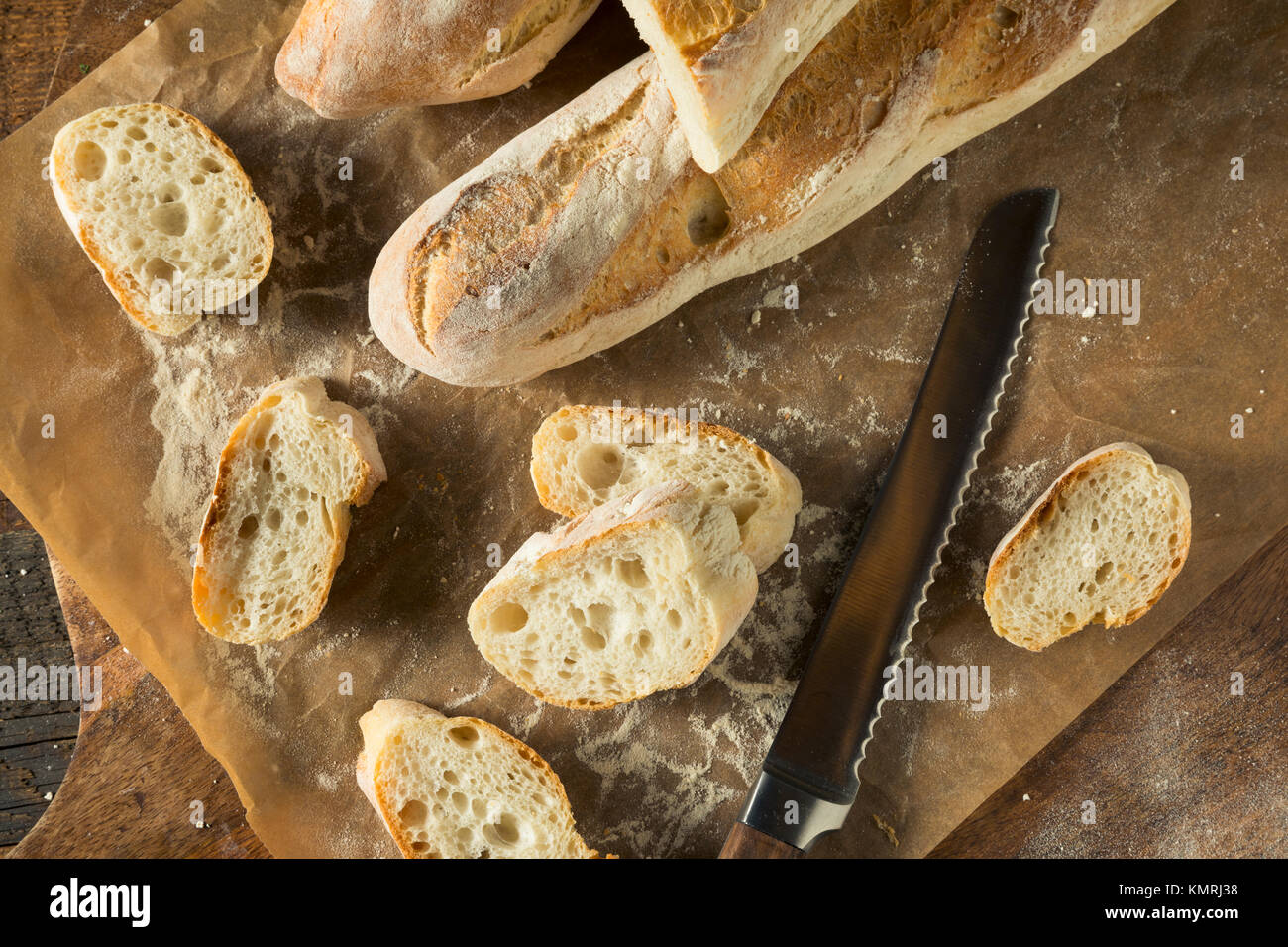 Baguette de pain croûté maison français prêt à manger Photo Stock - Alamy