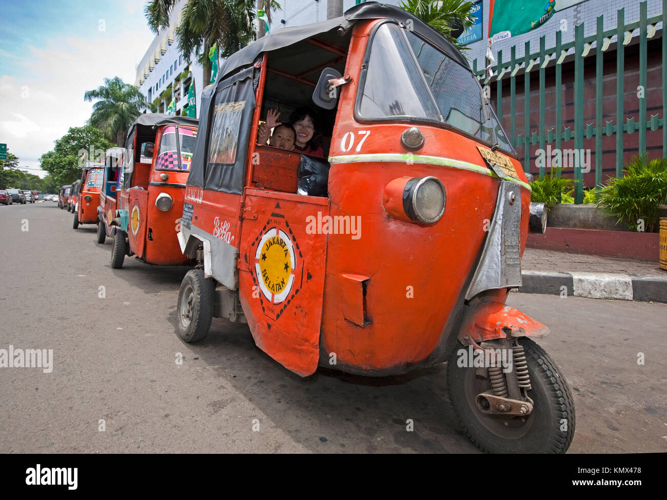 Bajaj taxi Banque de photographies et d’images à haute résolution - Alamy