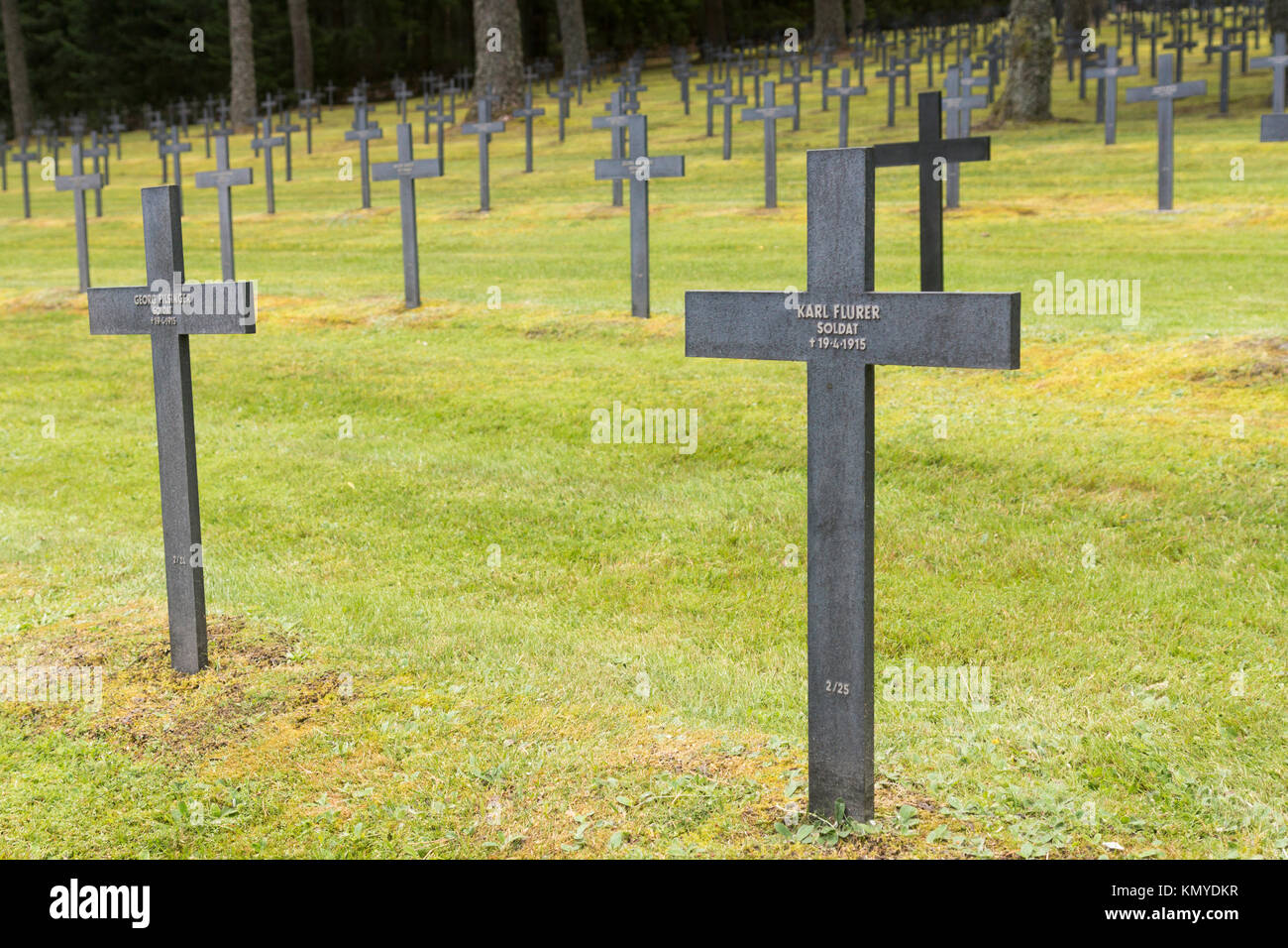 Marquage traverse les tombes de WW1 allemand morts à la guerre au ...