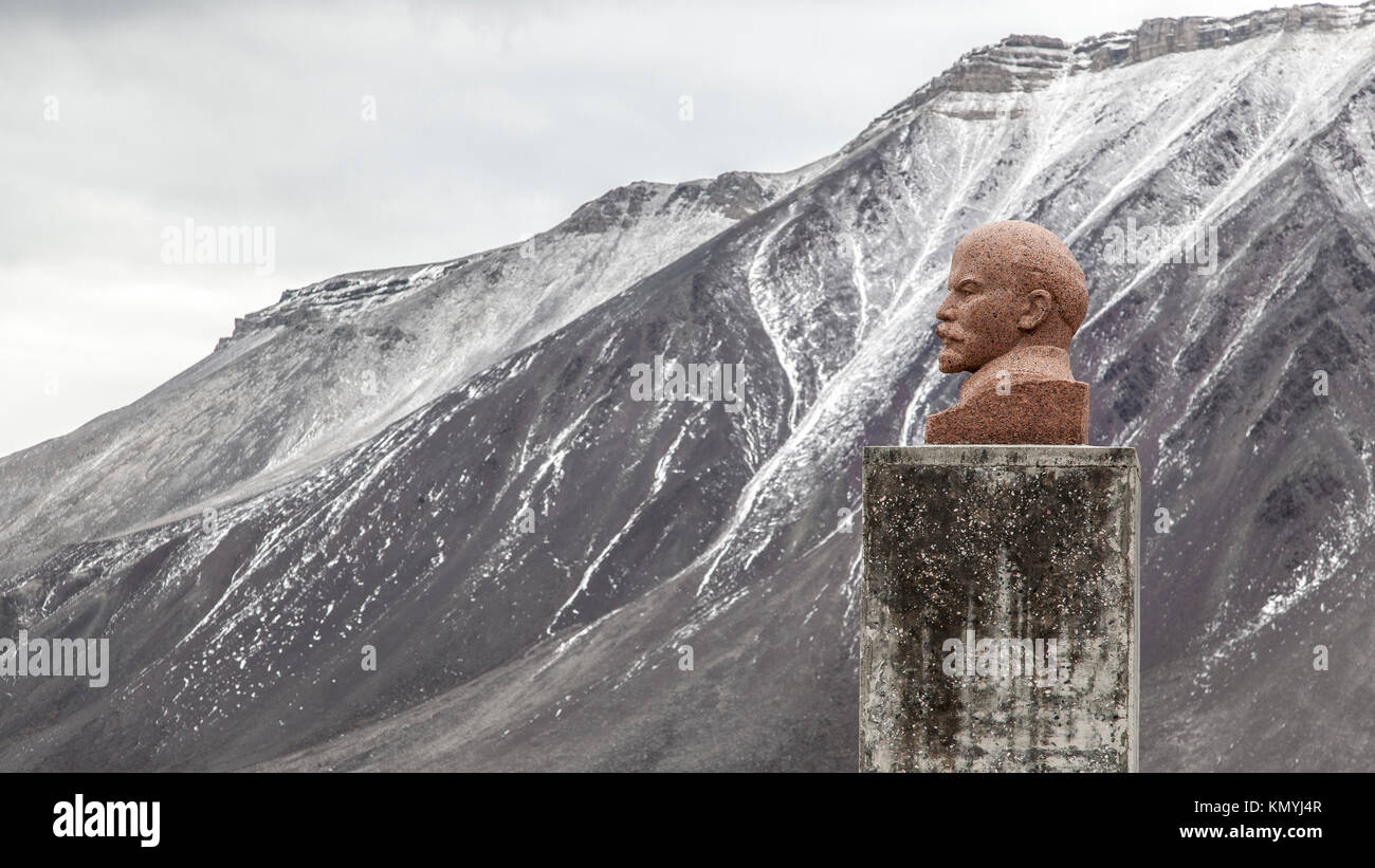 Lenin statue pyramiden svalbard Banque de photographies et d’images à ...