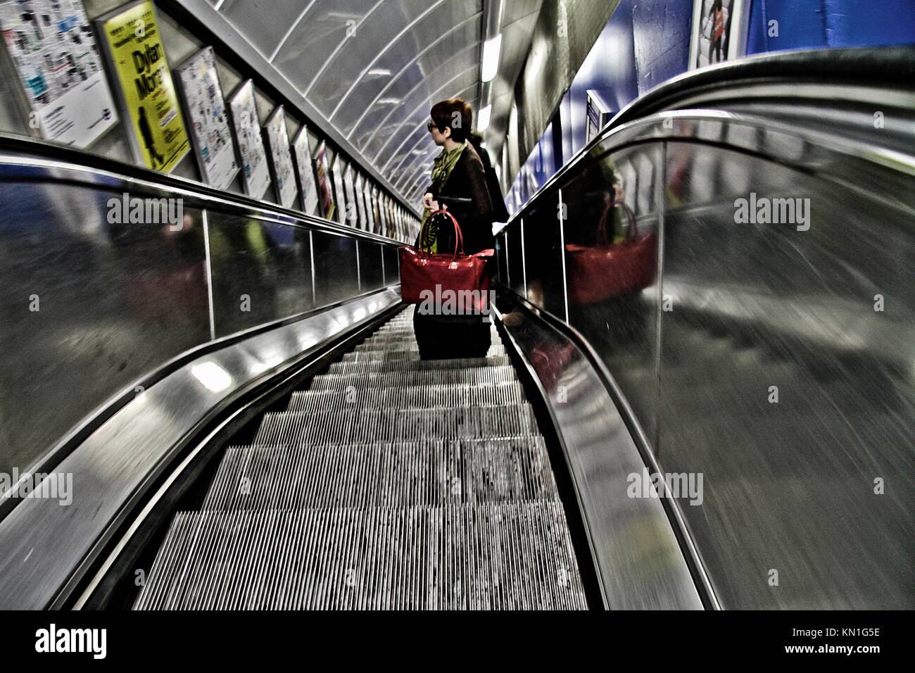 Escalator paris metro subway Banque de photographies et d’images à ...