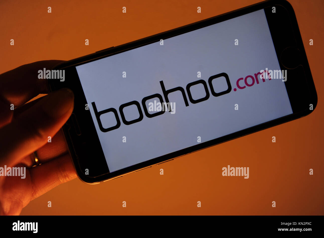 Boohoo logo Banque de photographies et d’images à haute résolution - Alamy