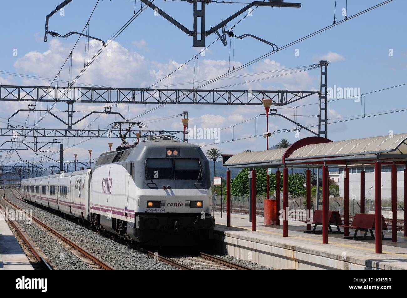 Train de talgo Banque de photographies et d’images à haute résolution ...