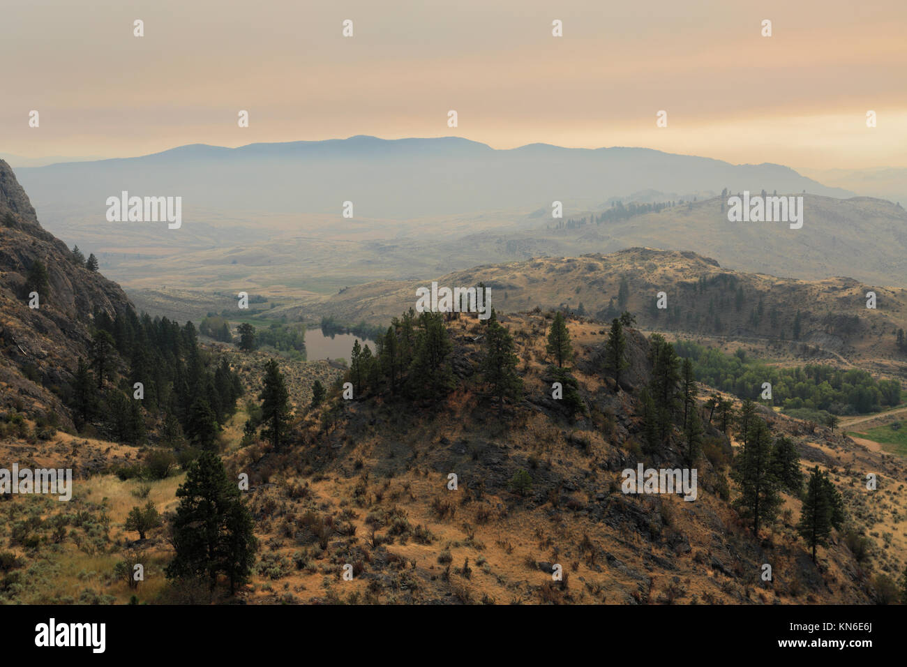 Feux sauvages du lac osoyoos Banque de photographies et d’images à ...