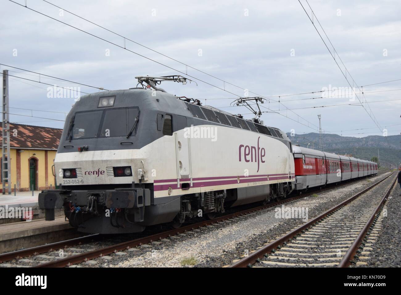Train de talgo Banque de photographies et d’images à haute résolution ...