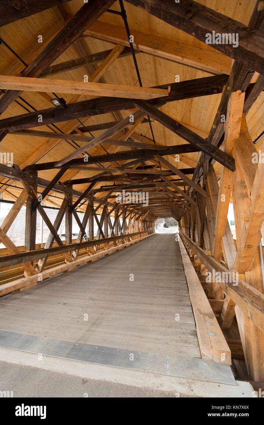 Pont couvert en bois historique Banque de photographies et d’images à ...
